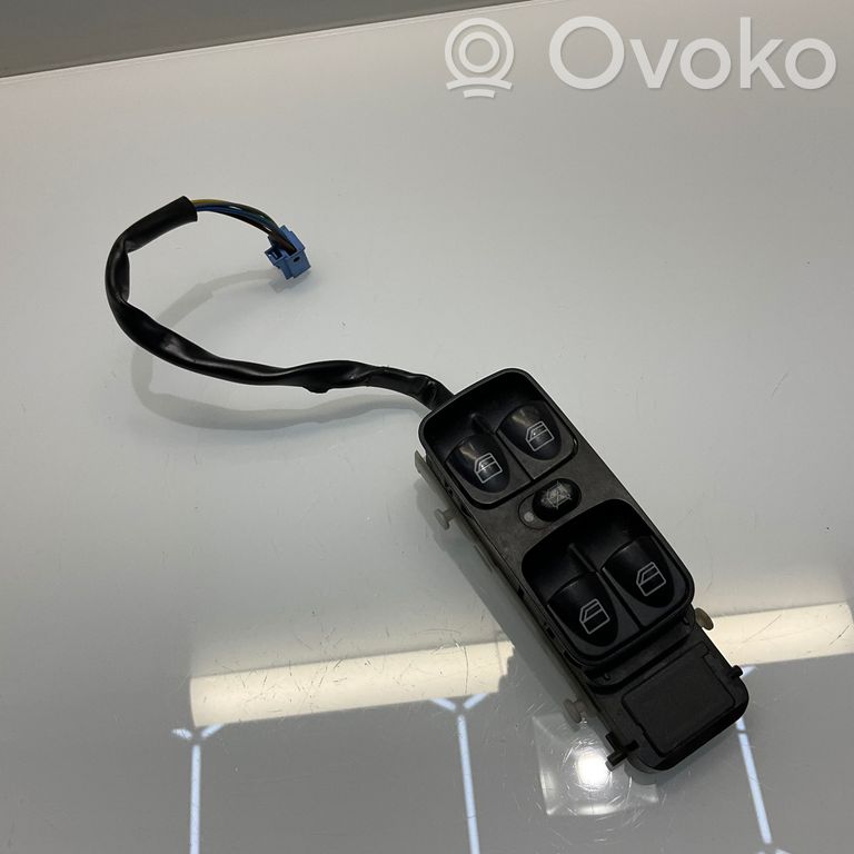 A2038210479 Mercedes-Benz C W203 Sähkötoimisen ikkunan ohjauskytkin, 9 ...