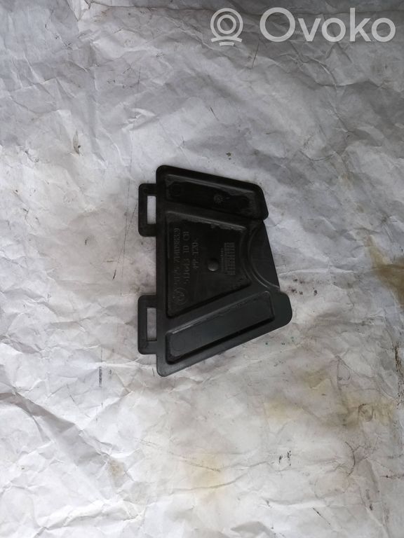 51164310 BMW 3 E90 E91 Защита дна двигателя, 12,00 € | RRR