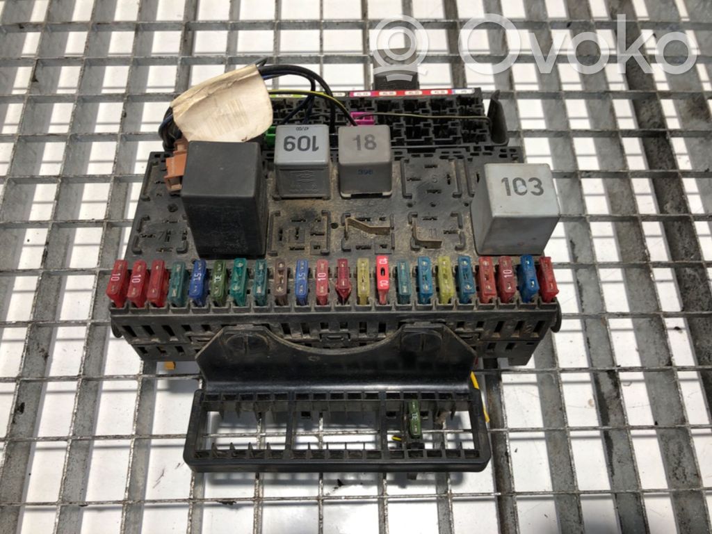 Volkswagen Transporter - Caravelle T4 Boîte à fusibles, 30,28 € | OVOKO