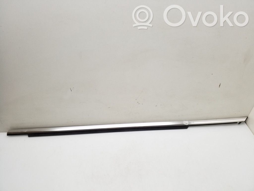 A2047253165 Mercedes-Benz C W204 Moulures des vitres de la porte avant ...