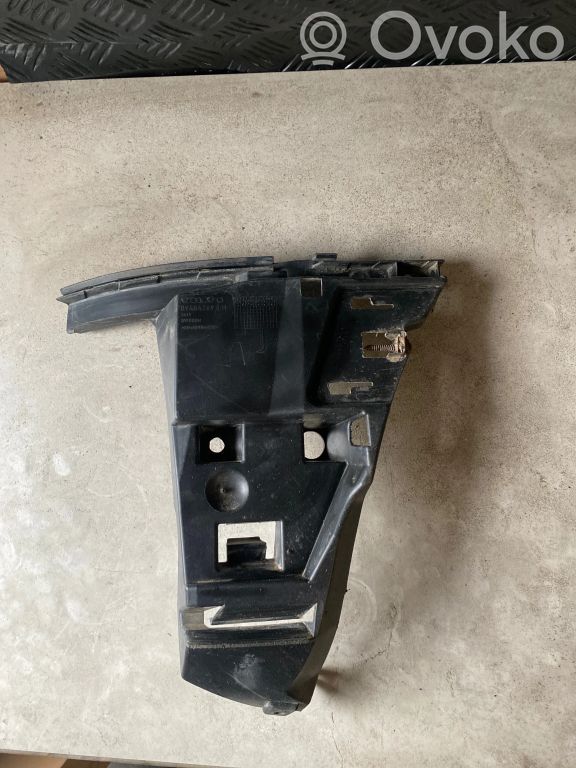 09484269 Volvo XC70 Front bumper mounting bracket, €15.00 | RRR