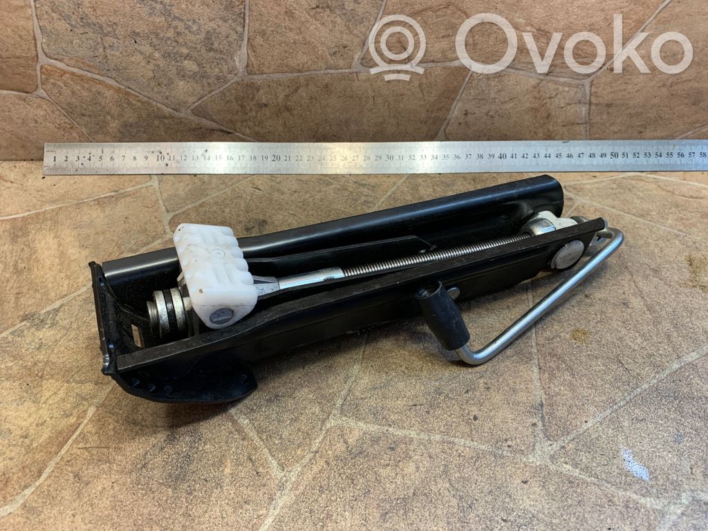 A0005845307 Mercedes-Benz CLS C218 X218 Lift Jack, €15.00 | RRR