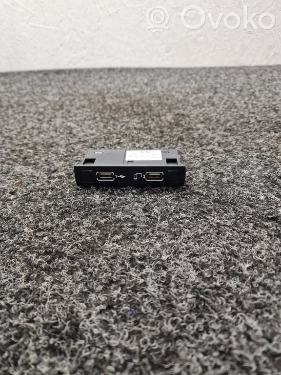 A1728202000 Mercedes-Benz GLE (W166 - C292) Connecteur/prise USB, 15,00 ...