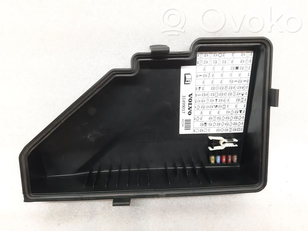 31398001 Volvo XC90 Couvercle de boîte à fusibles, 10,00 € | OVOKO
