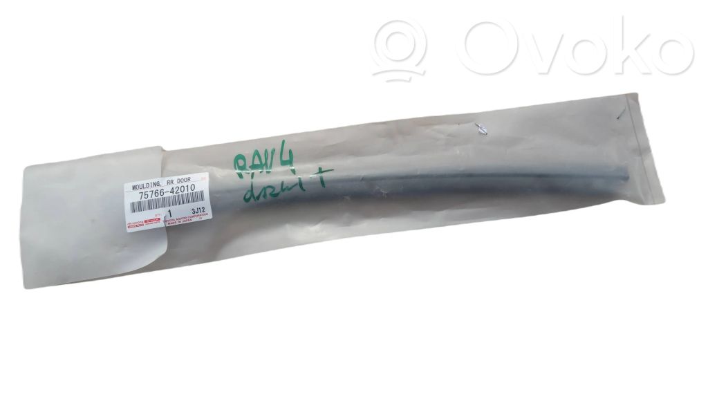 75766-42010 Toyota RAV 4 (XA50) Moulure de porte arrière, 25,15 € | OVOKO