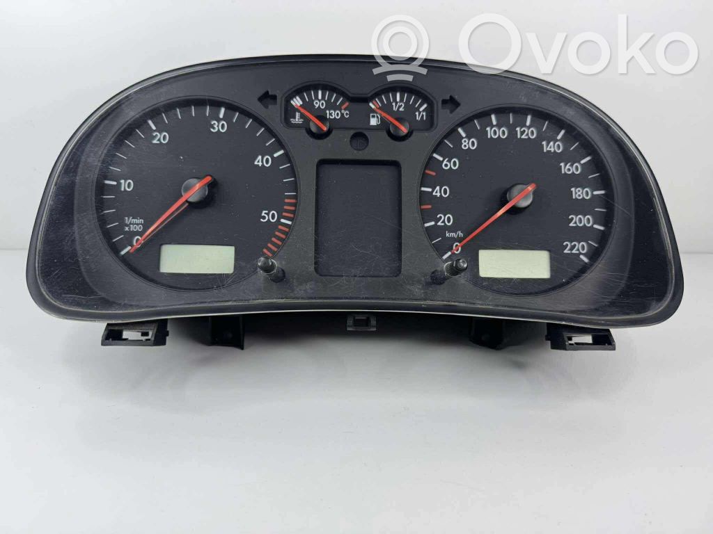 1J0919861B Volkswagen Golf V Speedometer (instrument cluster), €10.00 | RRR