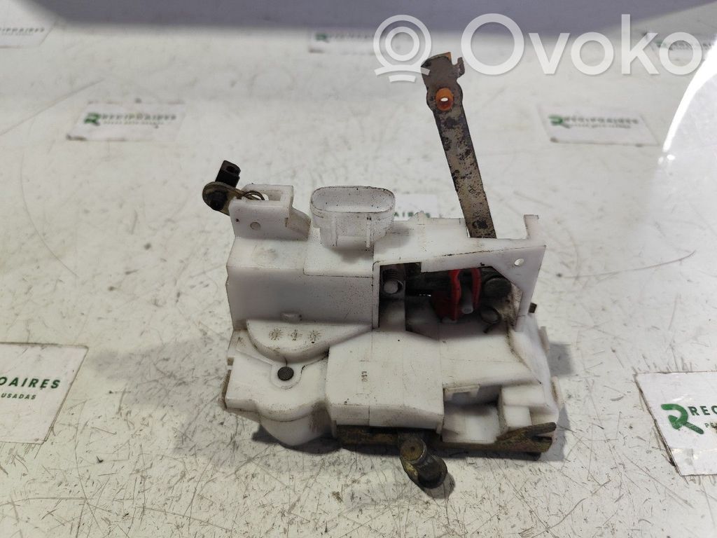 Toyota Avensis T220 Rear door lock, €43.05 | RRR