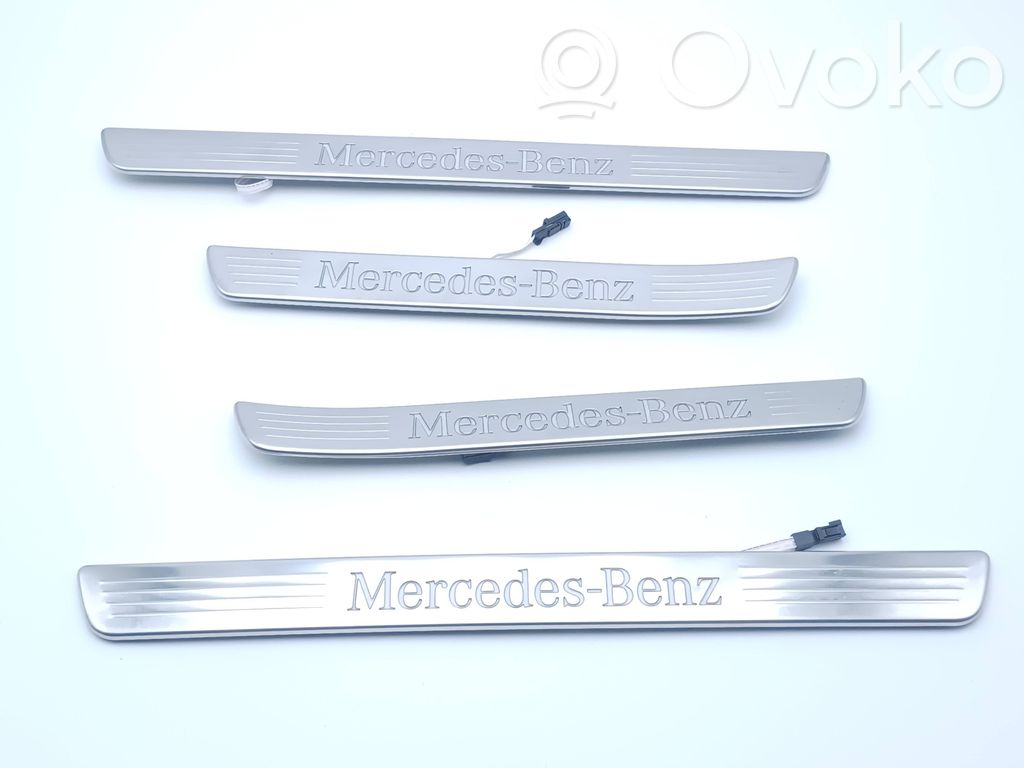 A1676861300 Mercedes-Benz GLE W167 Garniture de protection de seuil ...