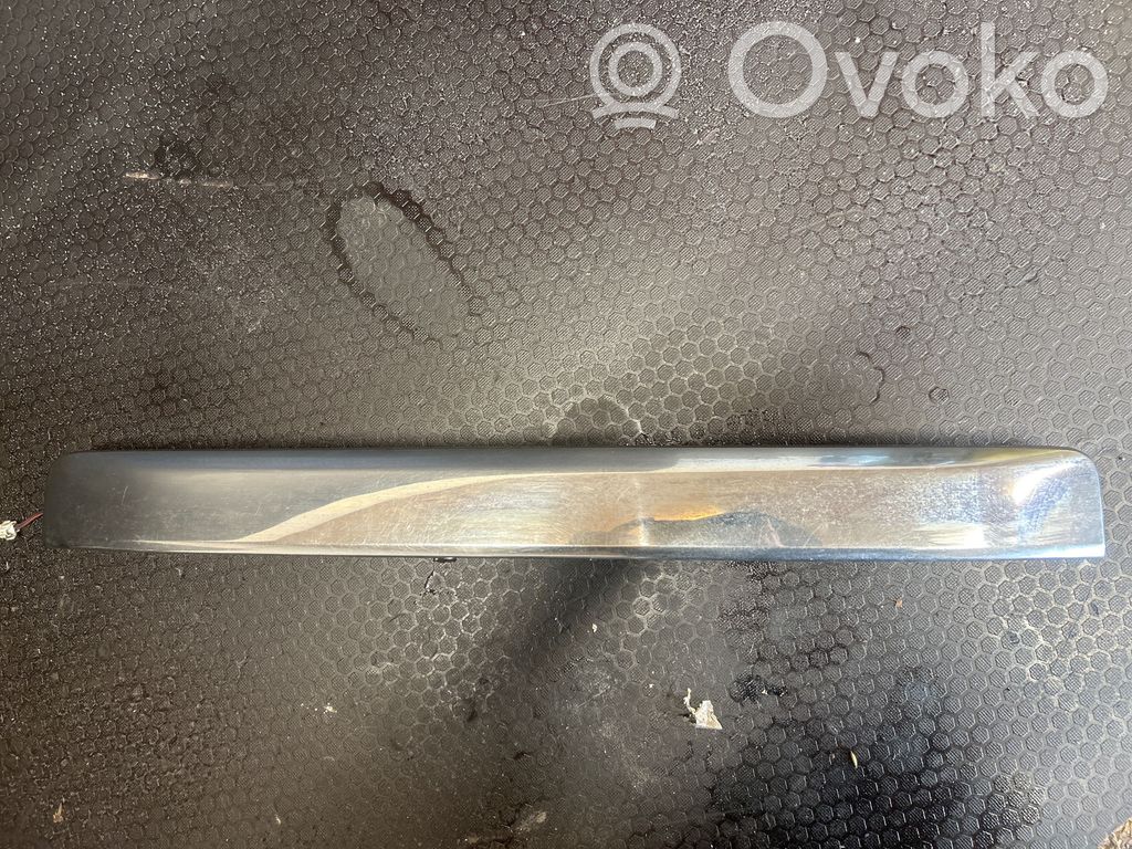 Nissan X-Trail T30 Takaluukun rekisterikilven valon palkki, 20,00 € | OVOKO