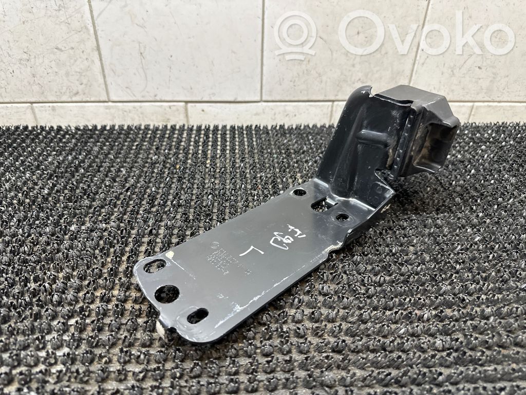 7117811 BMW 3 E90 E91 Radiator mount bracket, €2.00 | RRR