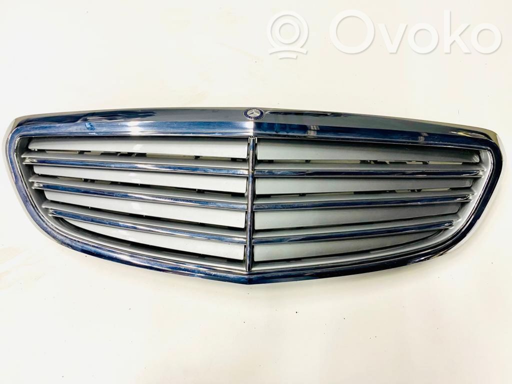 STU636 Mercedes-Benz C W205 Grille calandre supérieure de pare-chocs ...