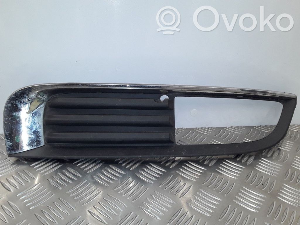 551004542 Opel Insignia A Grotelės apatinės (trijų dalių), 12,00 € | RRR