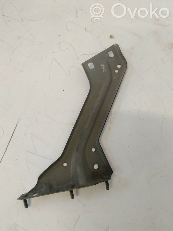 8R0821135 Audi Q5 SQ5 Fender mounting bracket, €10.00 | RRR