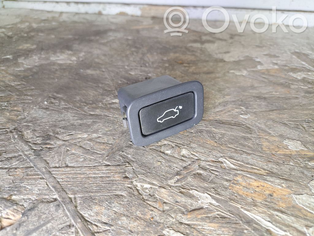 30739237 Volvo V70 Tailgate/boot open switch button, €35.00 | RRR