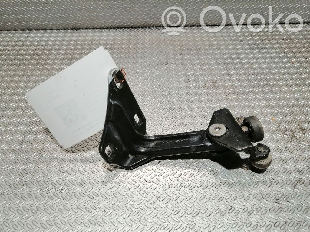 A9067600147 Volkswagen Crafter Sliding door upper roller guide/hinge, € ...