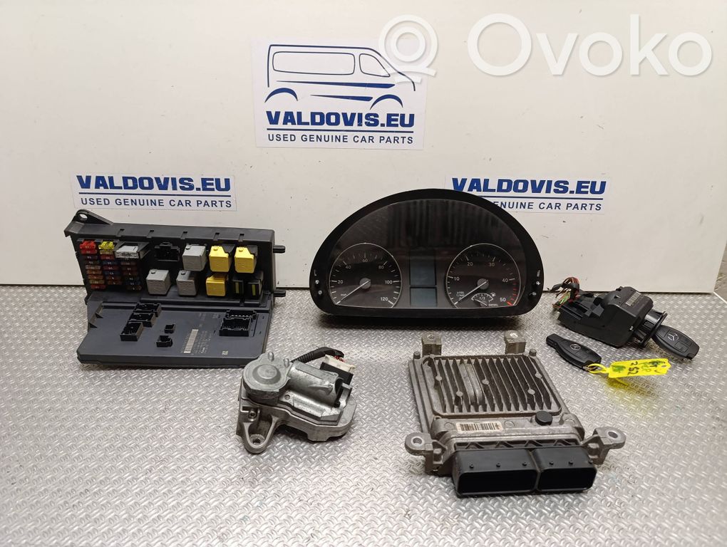 A6519000601 Mercedes-Benz Sprinter W906 Engine ECU kit and lock set, € ...