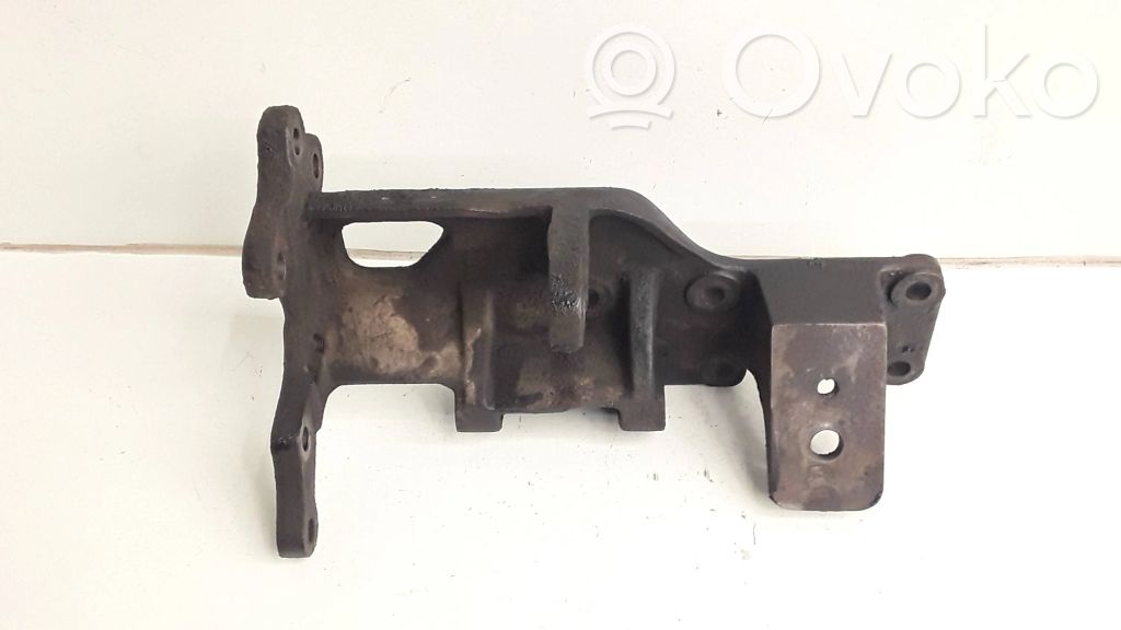 Toyota Land Cruiser (BJ70) Power steering pump mounting bracket, €95.00 ...
