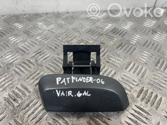 82607EB Nissan Pathfinder R51 Poignée extérieure de porte arrière, 70 ...