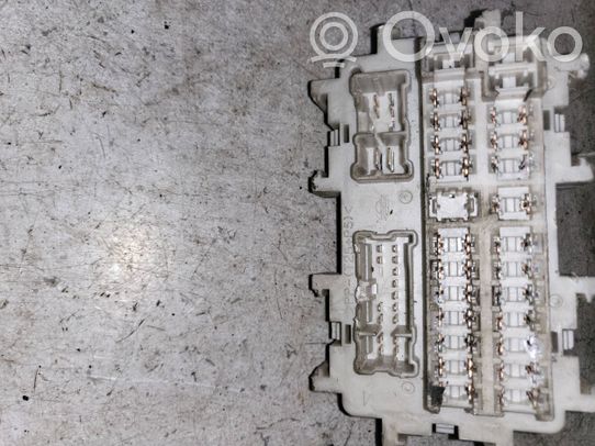 EA00A Nissan Navara D40 Module de fusibles, 12,00 € | OVOKO