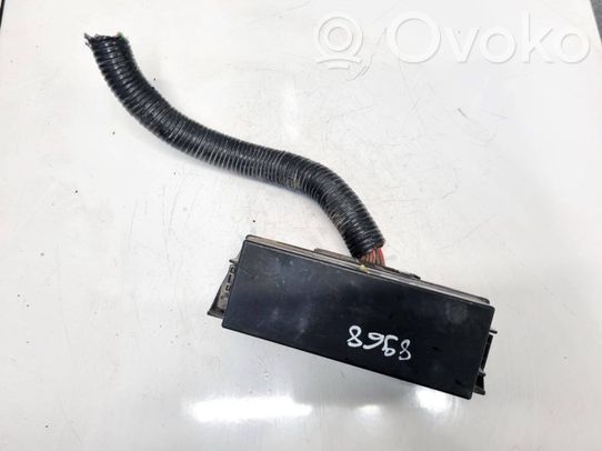 Tesla Model S Boîte à fusibles, 93,50 € | OVOKO