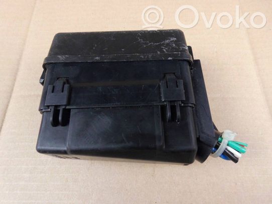 MR301978 Mitsubishi Outlander Boîte à fusibles relais, 15,29 € | OVOKO