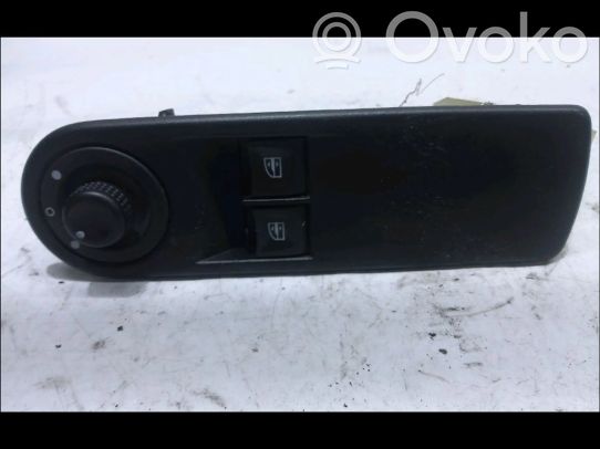 254118044R Renault Clio IV Interrupteur commade lève-vitre, 25,00 € | OVOKO
