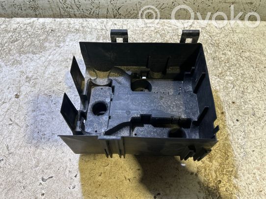 68277335AA Dodge VAN RAM Couvercle de boîte à fusibles, 30,00 € | OVOKO