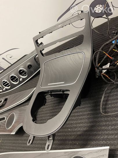 A2136800401 Mercedes-Benz E W213 Türverkleidung komplett, 399.60 € | RRR