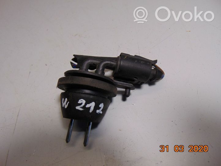 A2038690098 Mercedes-Benz C W203 Capteur de niveau de liquide lave ...