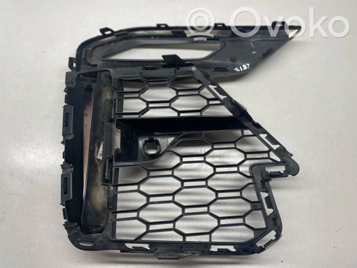 8074259 BMW X7 G07 Front bumper lower grill, 95.00 € | RRR