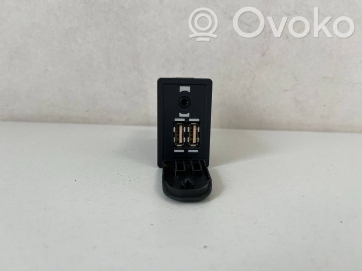 86190-11010 Lexus NX USB socket connector, 69.00 € | RRR