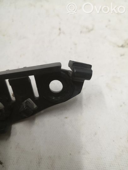 108418100E Tesla Model 3 Front bumper mounting bracket, 25.00 € | RRR