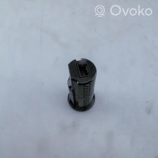 LU5T19J211AA Ford Kuga III USB socket connector, 90.00 € | RRR