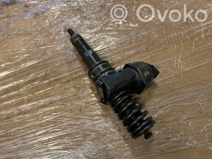 038130073AG Volkswagen PASSAT B6 Fuel injector, 13.50 € | RRR