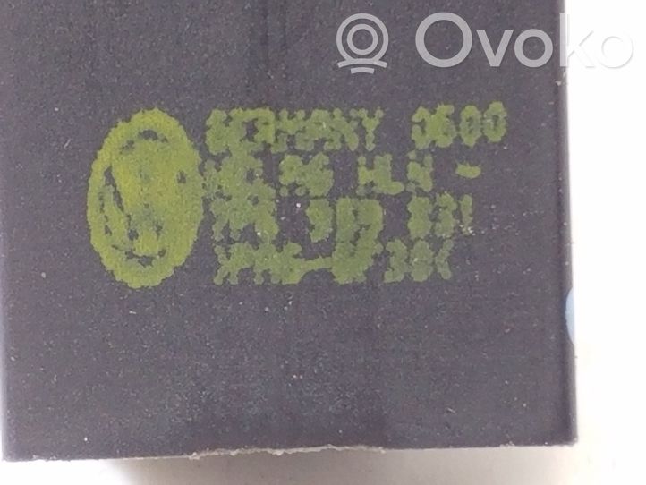 7P6959831 Volkswagen Touareg II Interrupteur d'ouverture de coffre, 20. ...