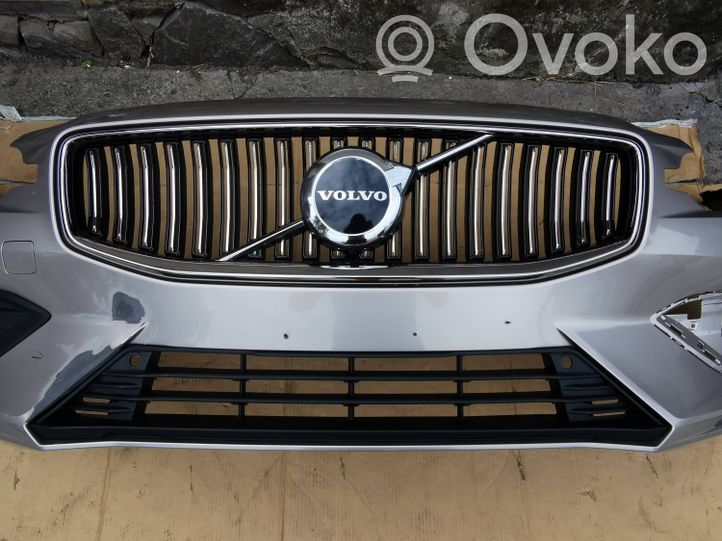 31690589 Volvo V60 Front bumper, 764.19 € | RRR