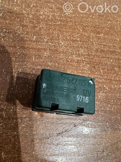 0025420319 Mercedes-Benz C W203 Autres relais, 8.00 € | OVOKO