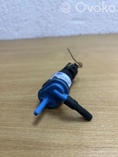 8TW00684702 Volkswagen PASSAT B5 Windscreen/windshield washer pump, 12. ...