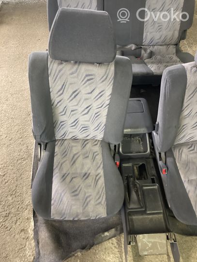 Toyota Land Cruiser (HDJ90) Kit siège, 270.00 € | OVOKO