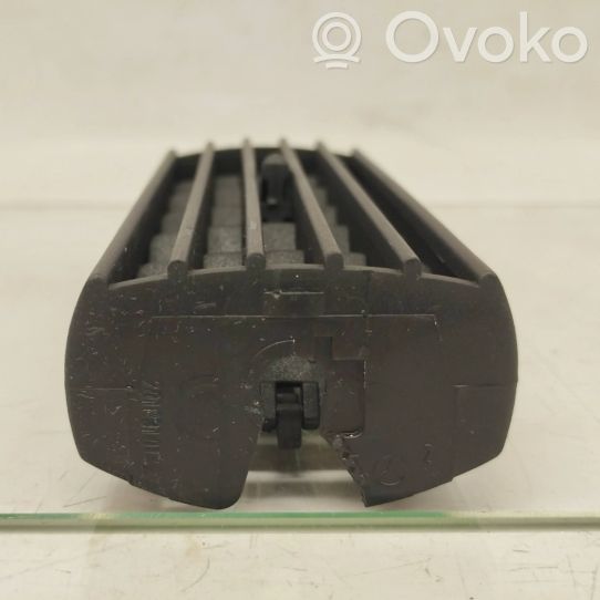 2018310142 Mercedes-Benz 190 W201 Dash center air vent grill, 20.00 € | RRR