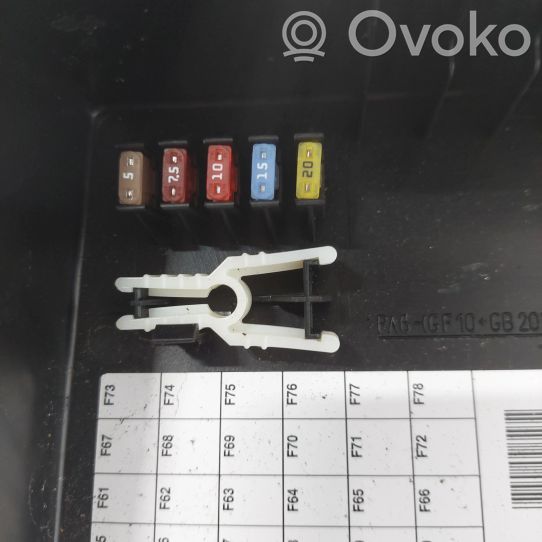31398001 Volvo XC90 Couvercle de boîte à fusibles, 10.00 € | OVOKO
