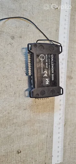 E2297RA0103508 Mercedes-Benz Vito Viano W639 Boîtier module alarme, 25. ...