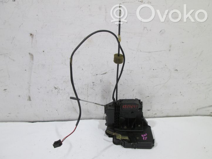 A2117200635 Mercedes-Benz E W211 Serrure de porte avant, 20.00 € | OVOKO