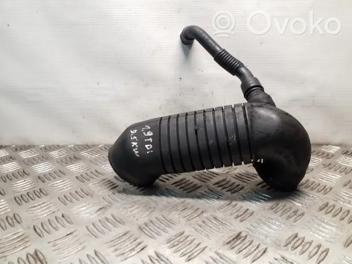 8D0129615C Volkswagen PASSAT B5 Air intake hose/pipe, 10.00 € | RRR