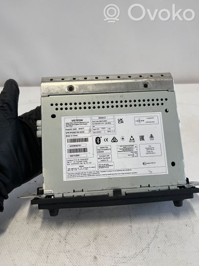 280215396R Renault Master III Radio/CD/DVD/GPS head unit, 78.20 € | RRR