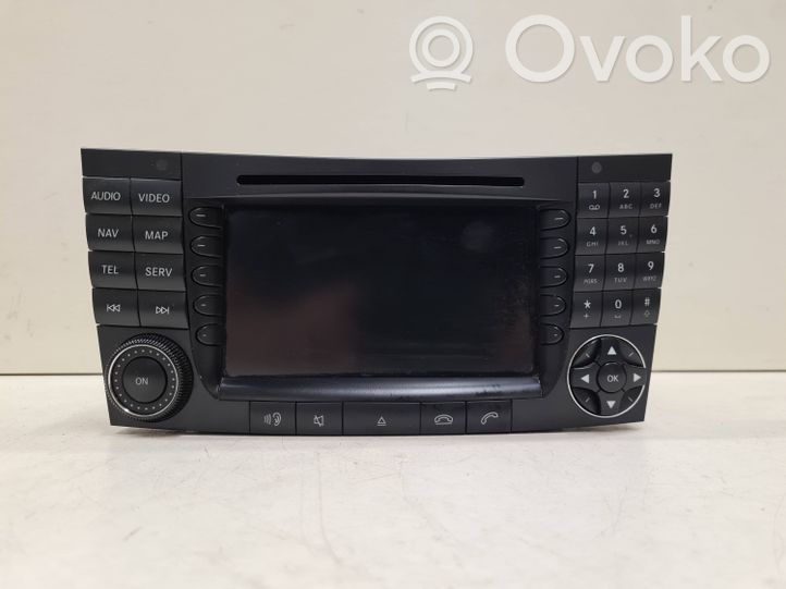 A2118700089 Mercedes-Benz E W211 Unité principale radio / CD / DVD / GPS, 110.00 € | OVOKO
