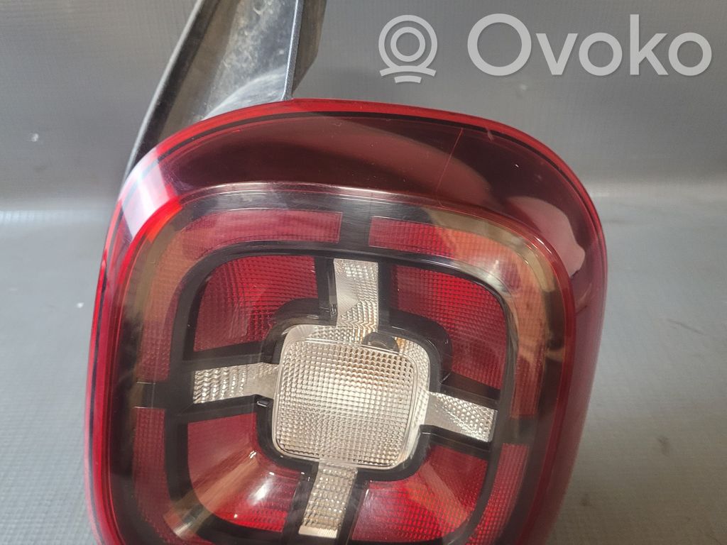 265503601R Dacia Duster II Rear/tail lights, €148.50 | RRR