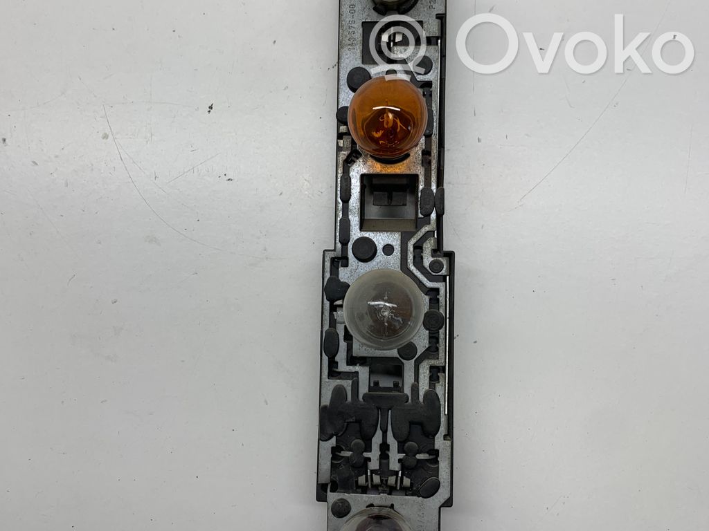 14357700 Opel Omega B2 Porte ampoule de feu arrière, 3,20 € | OVOKO