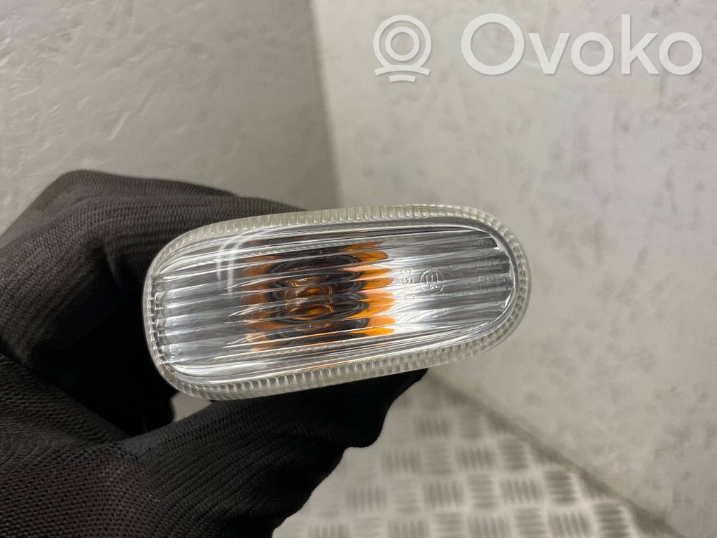 e46540 Saab 9-5 Front fender indicator light, €4.25 | RRR