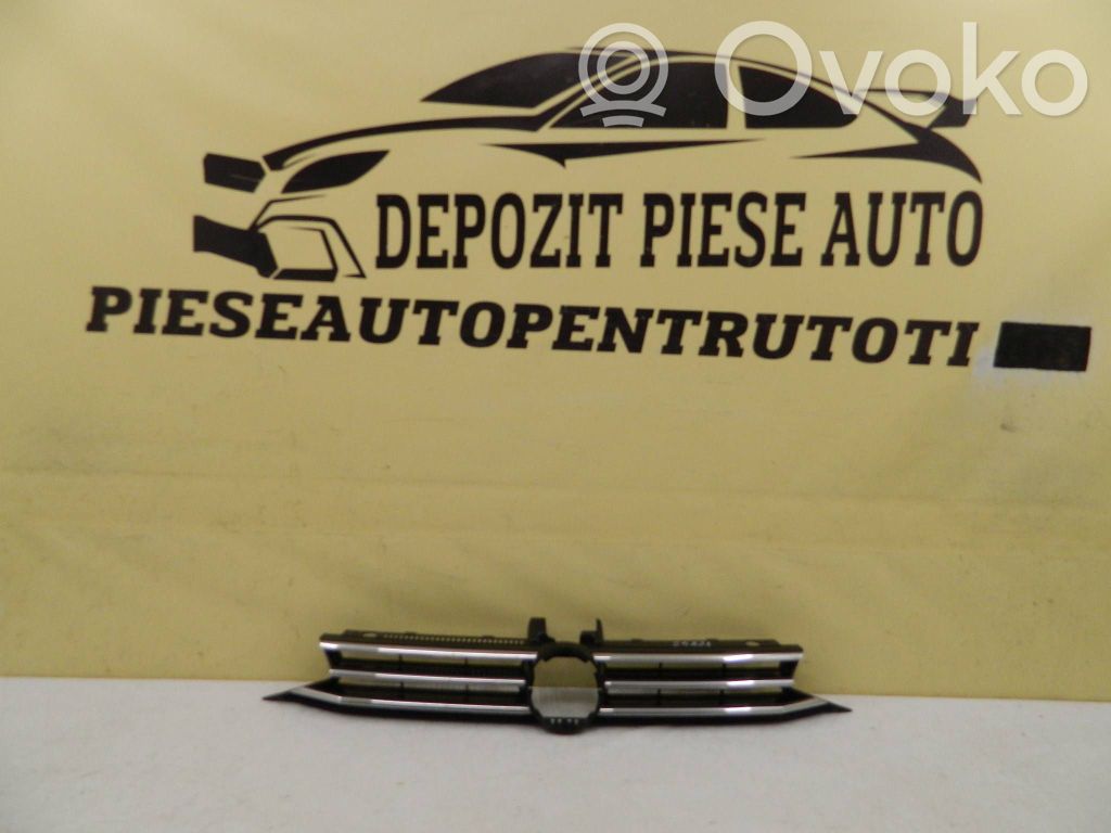 5TA853651H Volkswagen Touran II Front bumper upper radiator grill, €35. ...